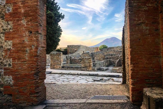 Pompeii Guided Tour From Sorrento Coast Review - Exploring Pompeiis Ruins