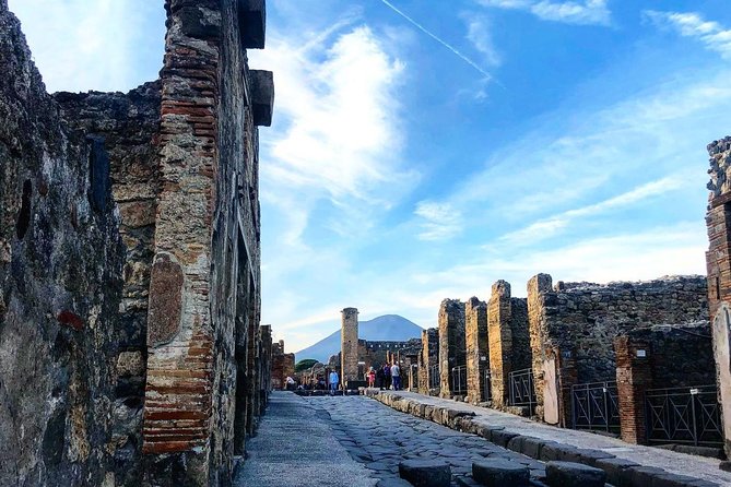Pompeii Guided Tour Small Group Skip the Line - Benefits of a Small Group Tour