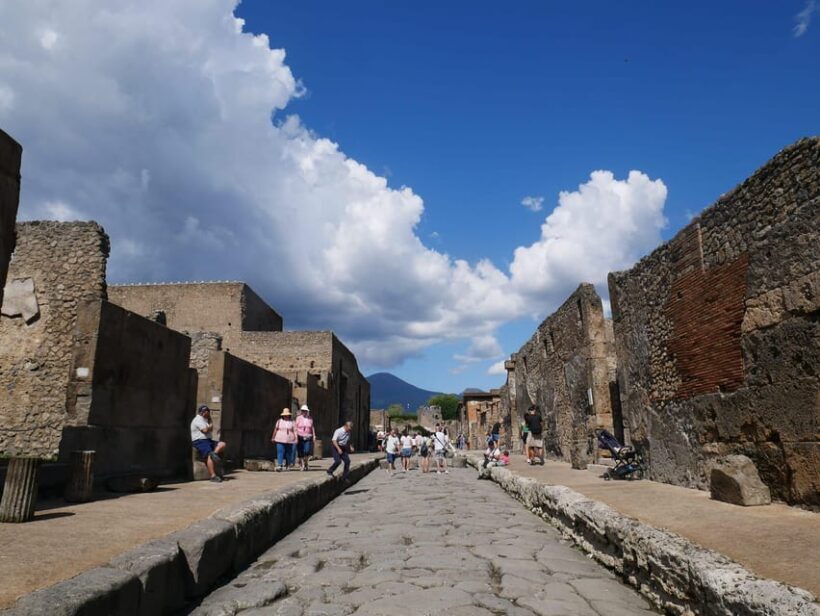 Pompeii: Guided Tour with a local guide - Private - Discovering Pompeii: A Closer Look