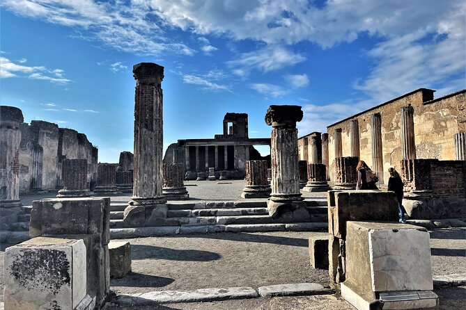 Pompeii Guided Tour With Skip the Line Entry - Key Points