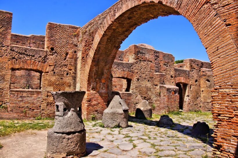 Pompeii Skip the line ticket+transfer from Naples - Exploring Pompeii at Your Own Pace