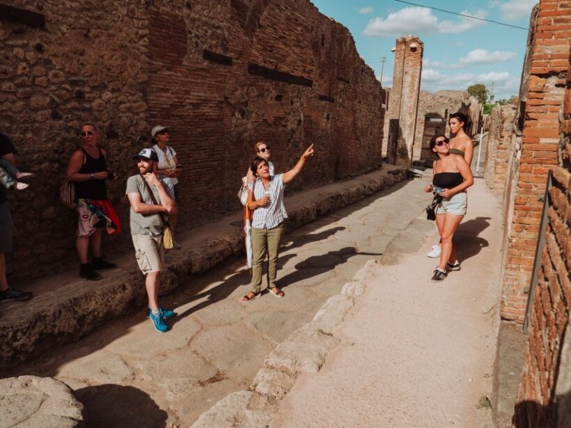 Pompeii: Small-Group Tour of Pompeii and Herculaneum - The Differences Between Pompeii and Herculaneum