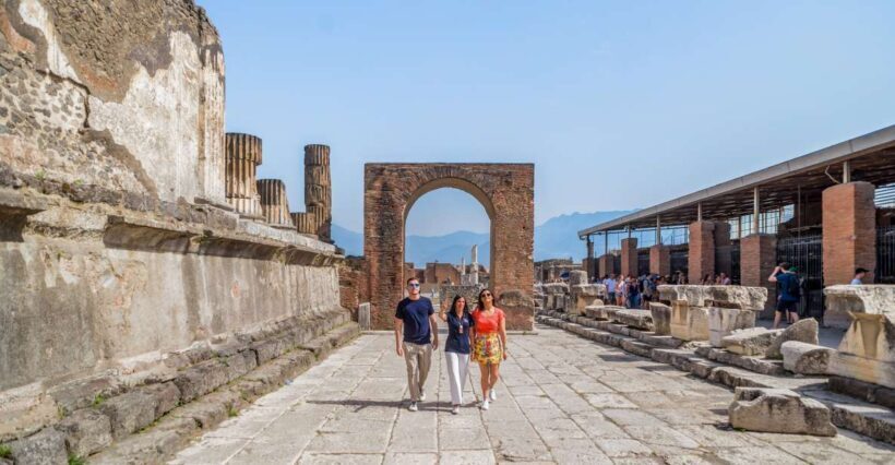 Pompeii: Small Group Tour with an Archaeologist - Key Points