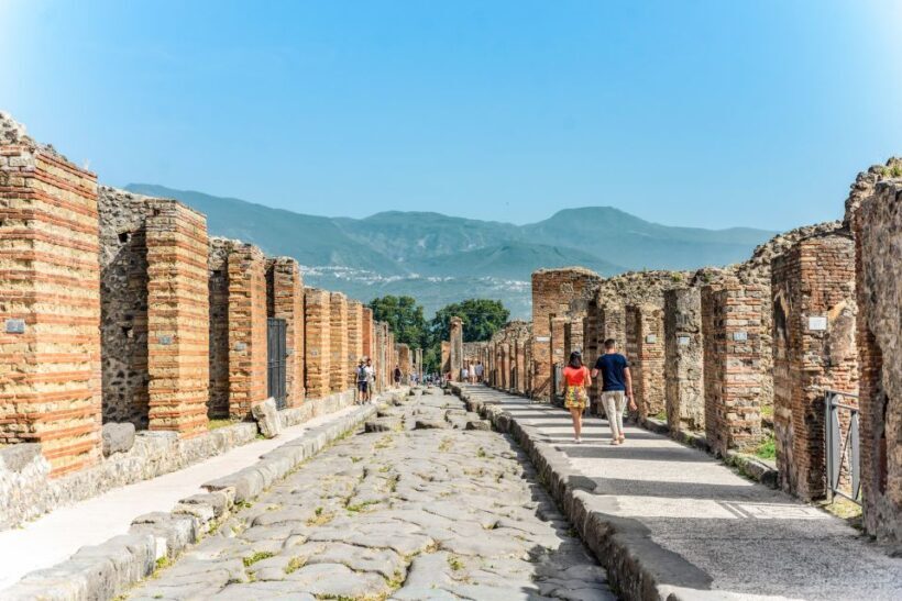 Pompeii: Small Group Tour with an Archaeologist - The Guide: Knowledge That Elevates the Experience