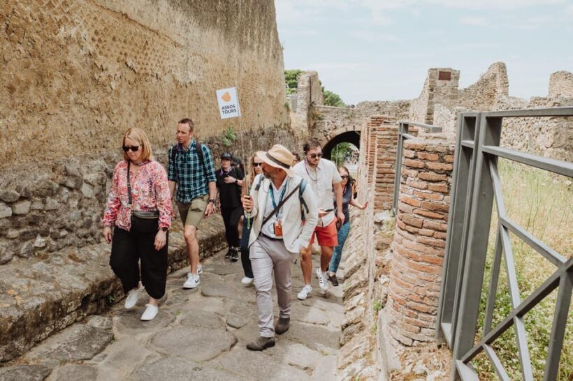 Pompeii small group tour with an Archaeologist for 15 people - Key Points
