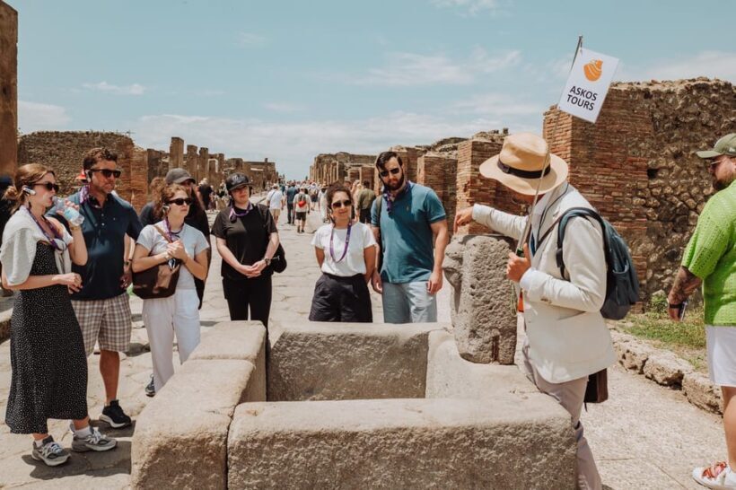 Pompeii small group tour with an Archaeologist for 15 people - The Experience: Highlights and Practicalities