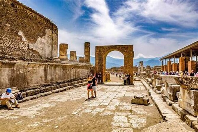 Pompeii Tour With Lunch and Wine Tasting From Positano - Navigating Pickup and Transportation Details