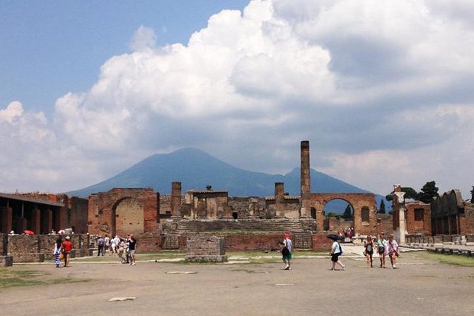 Pompeii Walking Tour With a Licensed Guide - Exploring Pompeiis Highlights