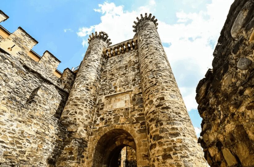 Ponferrada: Castle of the Templars Entry and Guided Tour - The Castle of the Templars: A Fortress of History and Legends