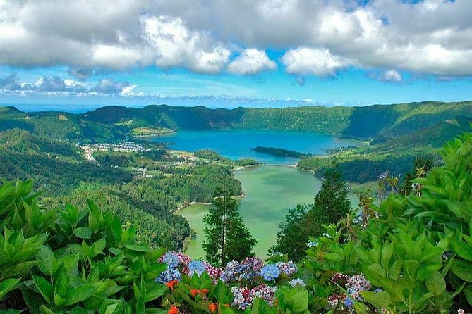 Ponta Delgada: Tour to Sete Cidades Volcano Lakes - Key Points