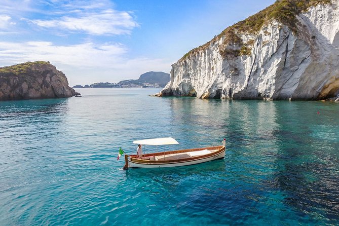 Ponza, Boat Trip on Board the Zannone 1954 - Luxury Amenities and Personalized Attention
