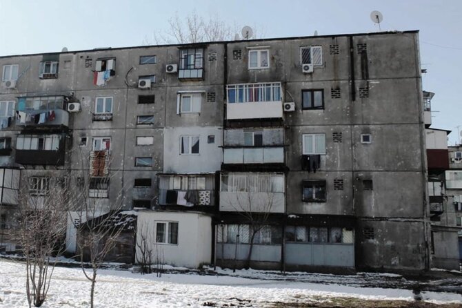 Poor Neighborhoods, Prison and Gypsy Castles - Private Tour - Exploring the Roma Community