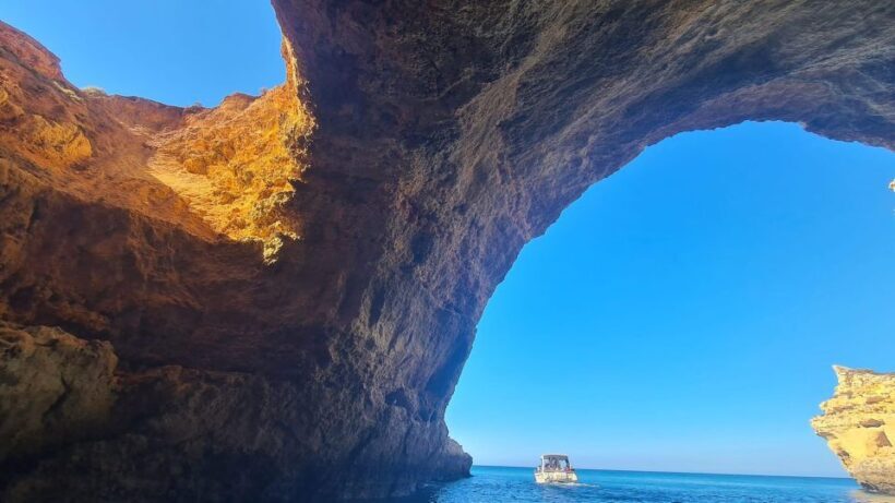 Portimão: Private Tour - An In-Depth Look at the Algarve Private Boat Tour
