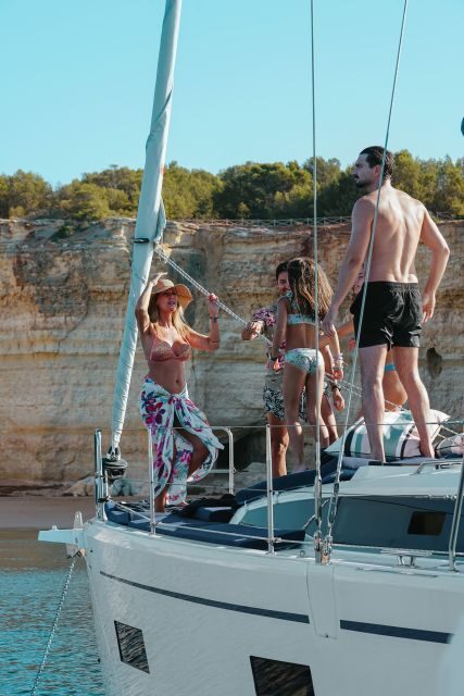 Portimao: Sunrise Luxury Sail-Yacht Cruise - FAQ