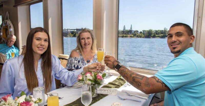 Portland: Champagne Brunch Cruise on Willamette River - Food and Drinks: A Hearty, Inclusive Feast