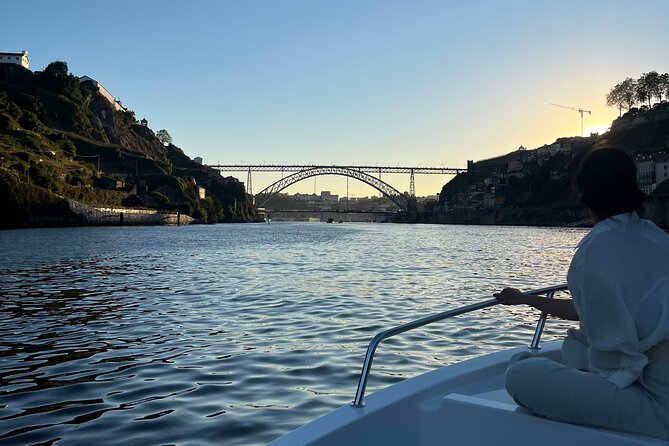 Porto: 2h Private Tour (1 to 6 People) on the Douro River With a Local - Meeting Point