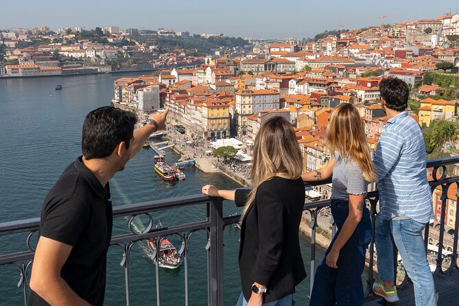 Porto 360°: Helicopter Flight, Guided Walking Tour & River Cruise - Bilingual Guide and Language Options