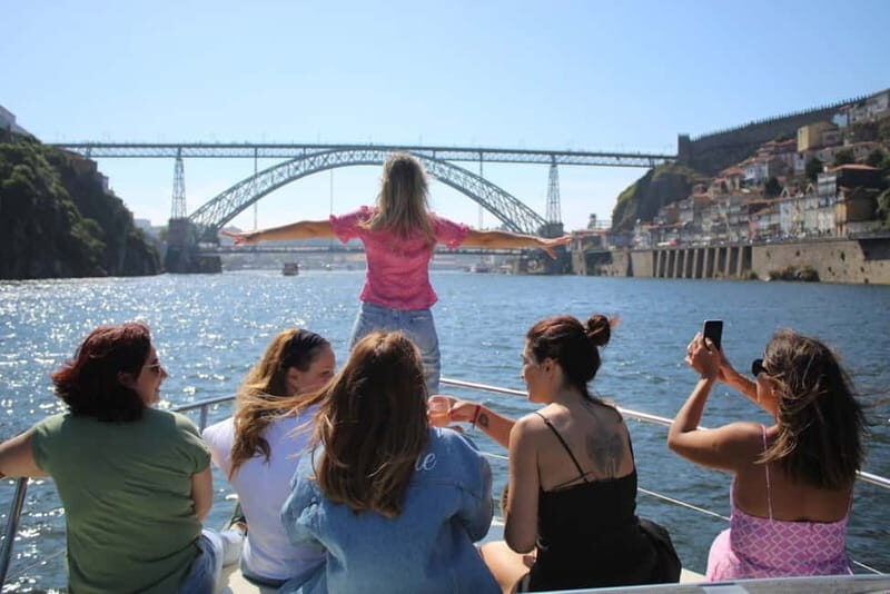 Porto: 6 Bridges Yacht Cruise with Local Wine & Snacks - Key Points