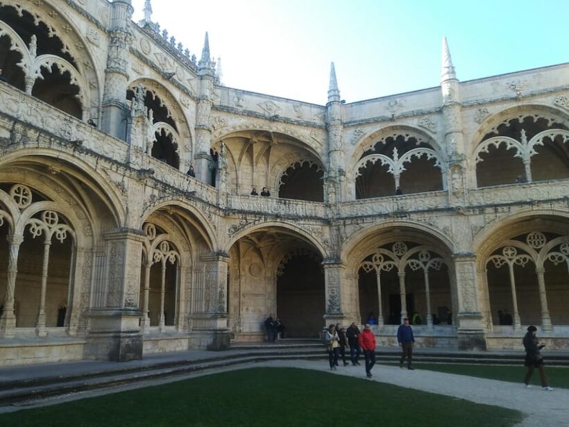 Porto - Braga - Guimarães - Porto Private Tour Half Day - Who Should Consider This Tour?