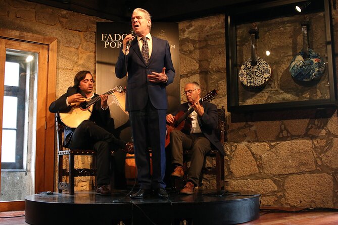 Porto: Cálem Cellar Tour, Live Fado Show and Wine Tasting - Tasting the Port Wines