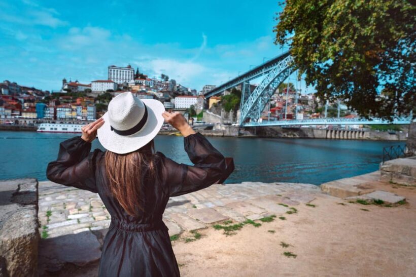 Porto: Capture the most Photogenic Spots with a Local - Who Might Not Find It Ideal?