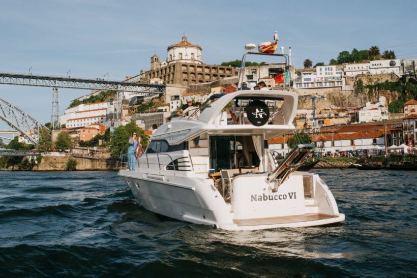 Porto: Douro River Cruise with Welcome Drink & Snacks - The Experience Crew and Inclusions
