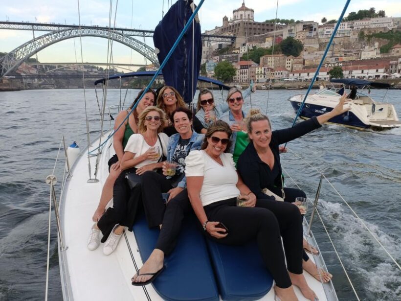 Porto: Exclusive Party aboard a charming sailboat with drink - FAQ