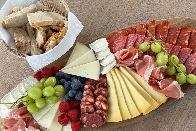 Porto: Exclusive Yacht Tour With Local Wines and Snacks - Guest Reviews and Experiences