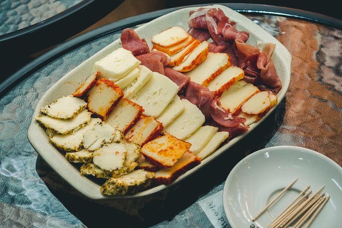 Porto Food & Local Drinks Evening Tour by Food Lover Tour - Meeting Point and Accessibility