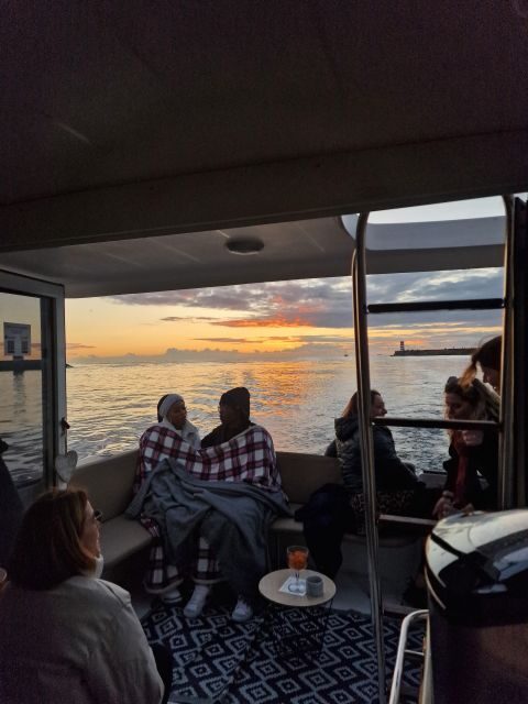 Porto: Guide Boat tour with tasting of 4 Port wines - Key Points