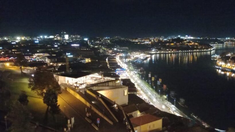Porto / Lisbon Transfer with Nazaré & Óbidos - Key Points