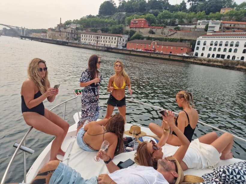Porto: Private 6 Bridges Tour, welcome drink & sunset option - Key Points