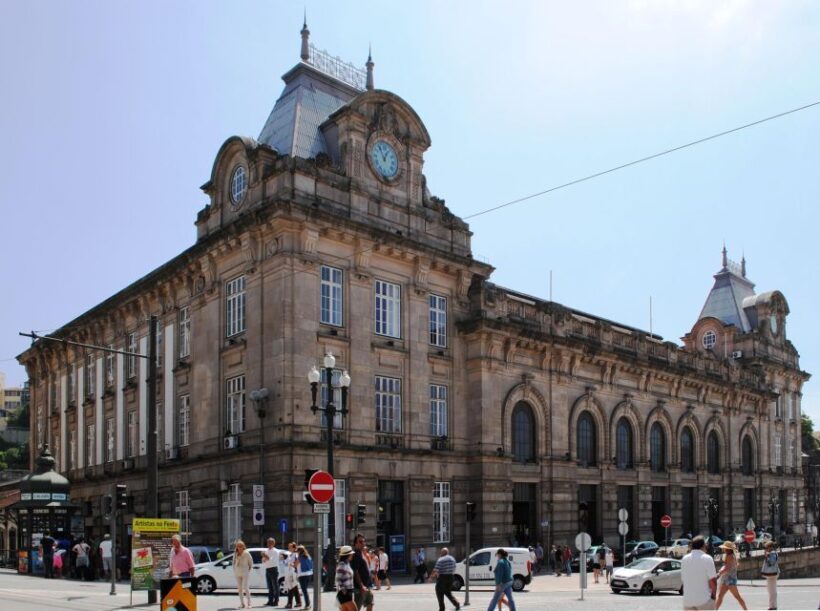 Porto Private Tour - Highlights and Tram Tickets - Exploring the Ribeira District and the Historic Center