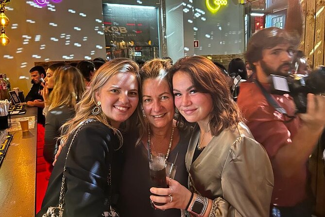 Porto Pubcrawl: 5h,7 Drinks,4 Bars &Skip the Line Club Entry - Bar Hopping and Drinks