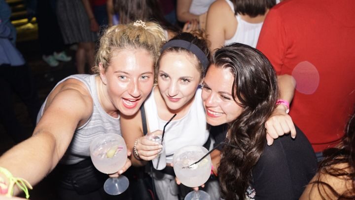 Porto: PubCrawl with 6 Drinks+VIP Club Entry - FAQs