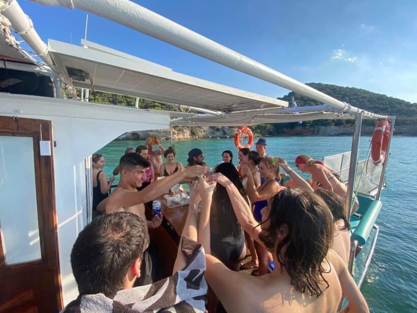 Porto Rafti: Athens Floating Bar Cruise - What Is the Athens Floating Bar Cruise?
