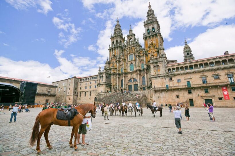 Porto: Santiago de Compostela and Valença do Minho Day Tour - Exploring Santiago de Compostela