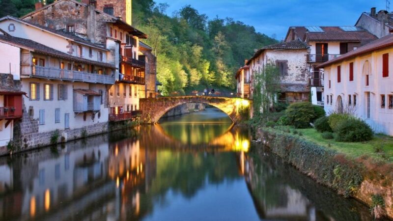 Porto: Santiago de Compostela & Viana do Castelo Tour - Key Points