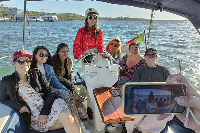 Porto: Single Party on a charming sailboat with welcome drink - Authentic Experiences and Photos