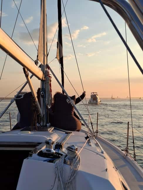 Porto: Sunset Sailboat Tour with Welcome Drink - FAQ