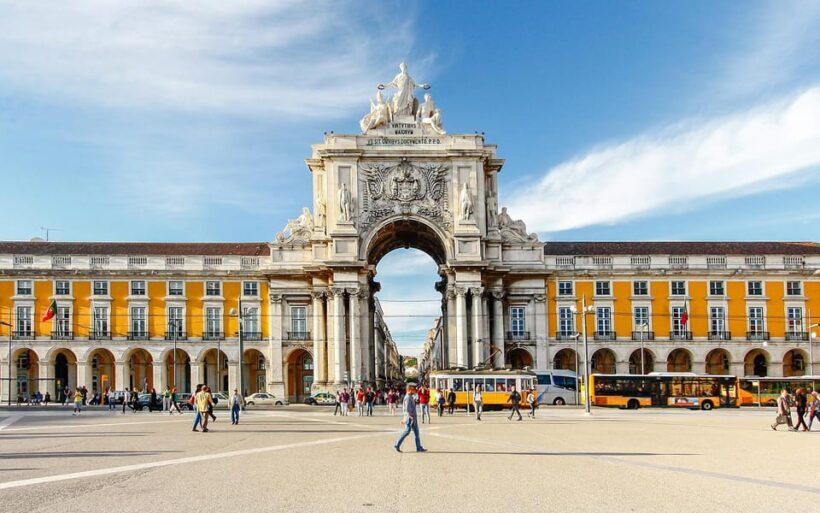 Porto to Lisbon with Aveiro-Coimbra-Fátima-Nazaré-Óbidos - Key Points