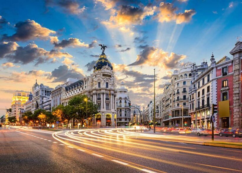 Porto to Madrid up to 2 stops in Salamanca and Avila - Key Points