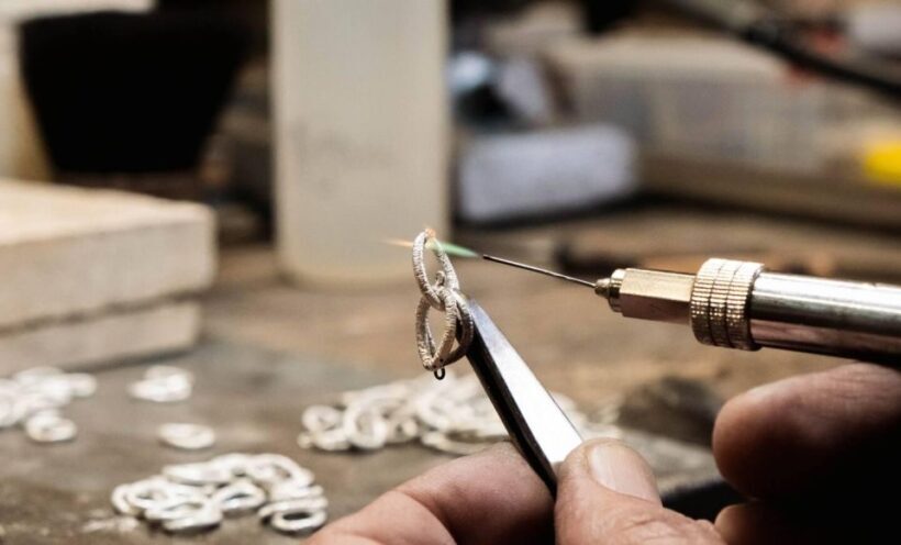 Porto: Tour to the world of silver in a century-old workshop - An In-Depth Look at the Silver Workshop Tour