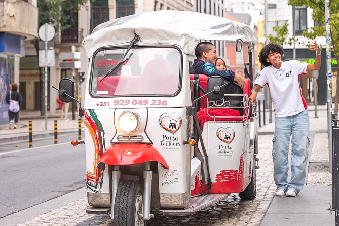 Porto: Tuk tuk vip guided tour - 1.30h - Key Points
