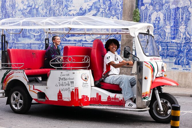 Porto: Tuk tuk vip guided tour - 1.30h - Analyzing the Value and Experience