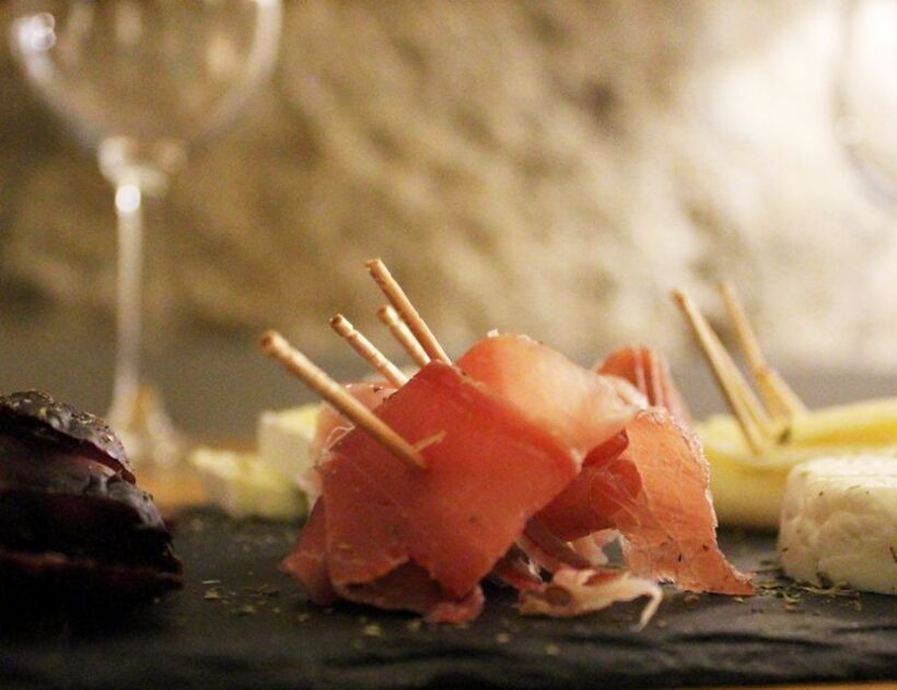 Porto: Wine Tasting with Tapas Walking Tour - Authenticity and Review Highlights