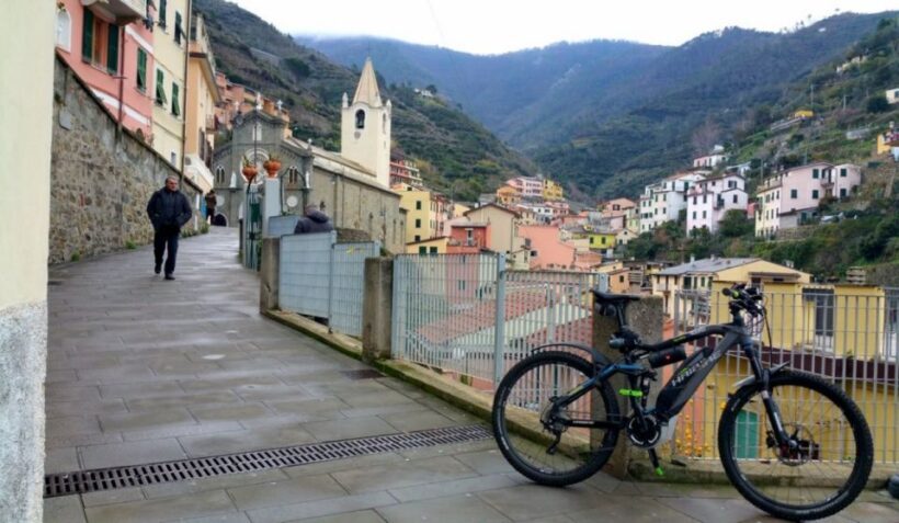 Portofino: E-bike tour 4 hours, riding the Italian riviera - Exploring Recco and Camogli
