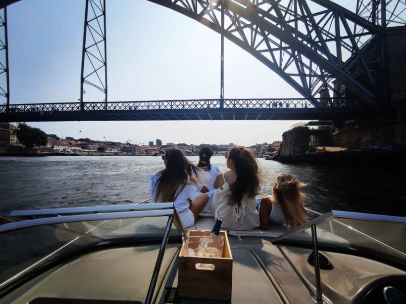 Porto:Private Boat Tour 6 Bridges 1h30 group price up to 6px - Key Points