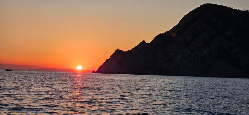 Portovenere Sunset Tour With Aperitifs - Indulging in Local Aperitifs and Delicacies