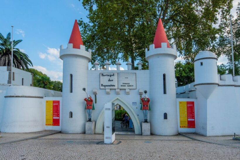 Portugal dos Pequenitos entry ticket - Practicalities: Pricing, Timing, and Accessibility